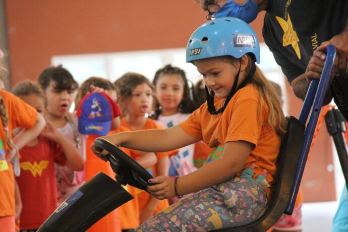 Charla vial para menores de la colonia en el polideportivo municipal de ...
