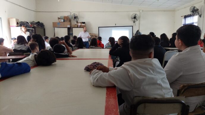 Recreo: Brindaron una charla de Grooming en la Escuela 1277 – Power Max ...