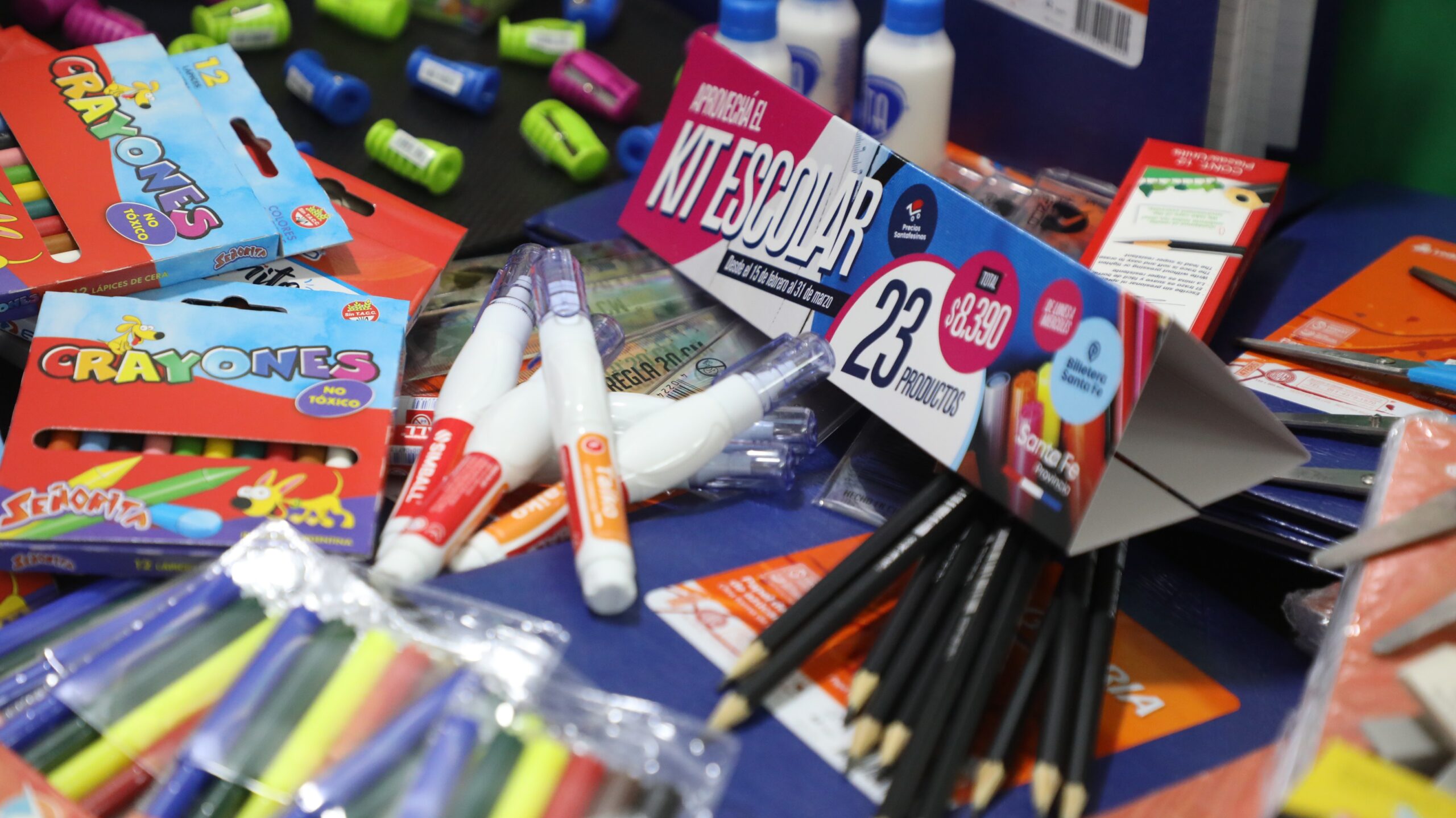 La Provincia presentó el kit escolar anual de cara al inicio de clases ...