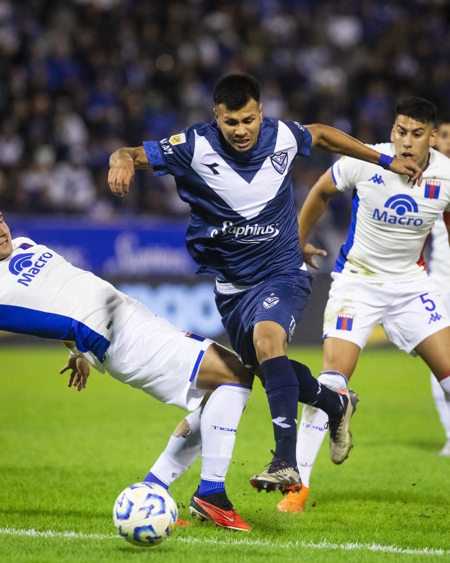 Vélez le ganó a Tigre y mantiene el liderazgo – Power Max 104.5 Recreo ...