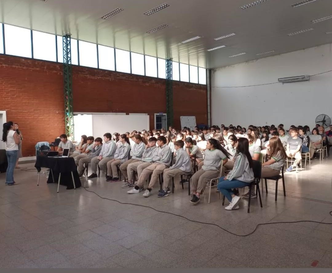 Se desarrolló una charla – taller – Power Max 104.5 Recreo | 105.1 ...