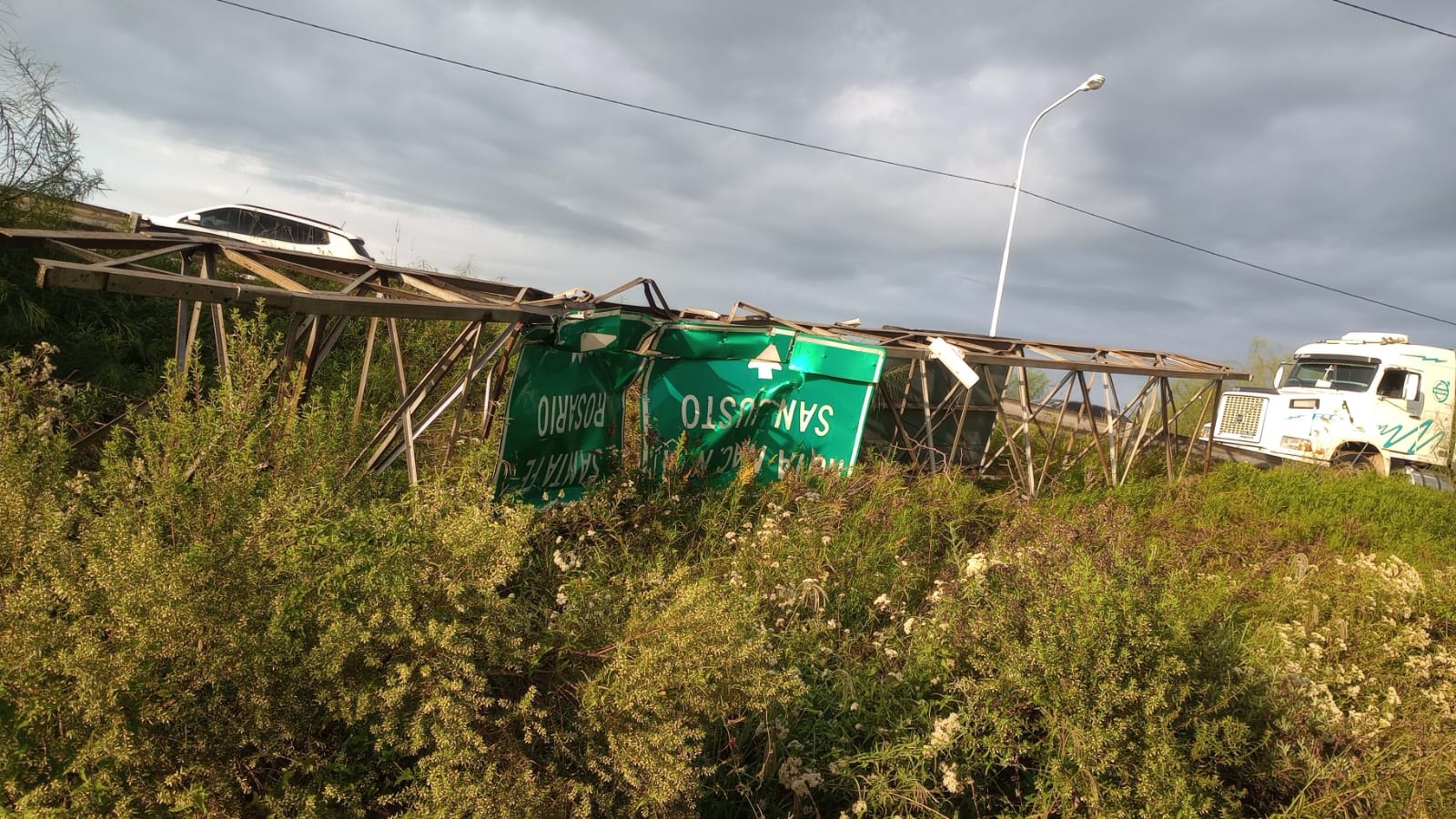 Robaron la cámara de seguridad que estaba en el cartel derribado en ...