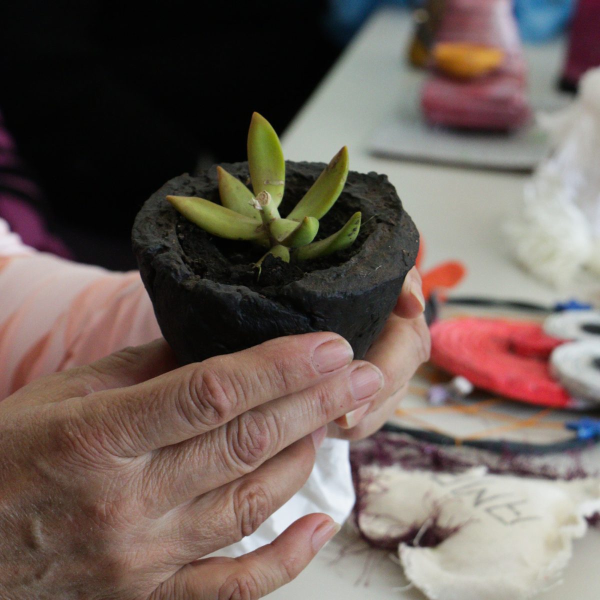 Verde Arte, un taller donde lo reciclado, la creatividad y la contención van de la mano – Power ...
